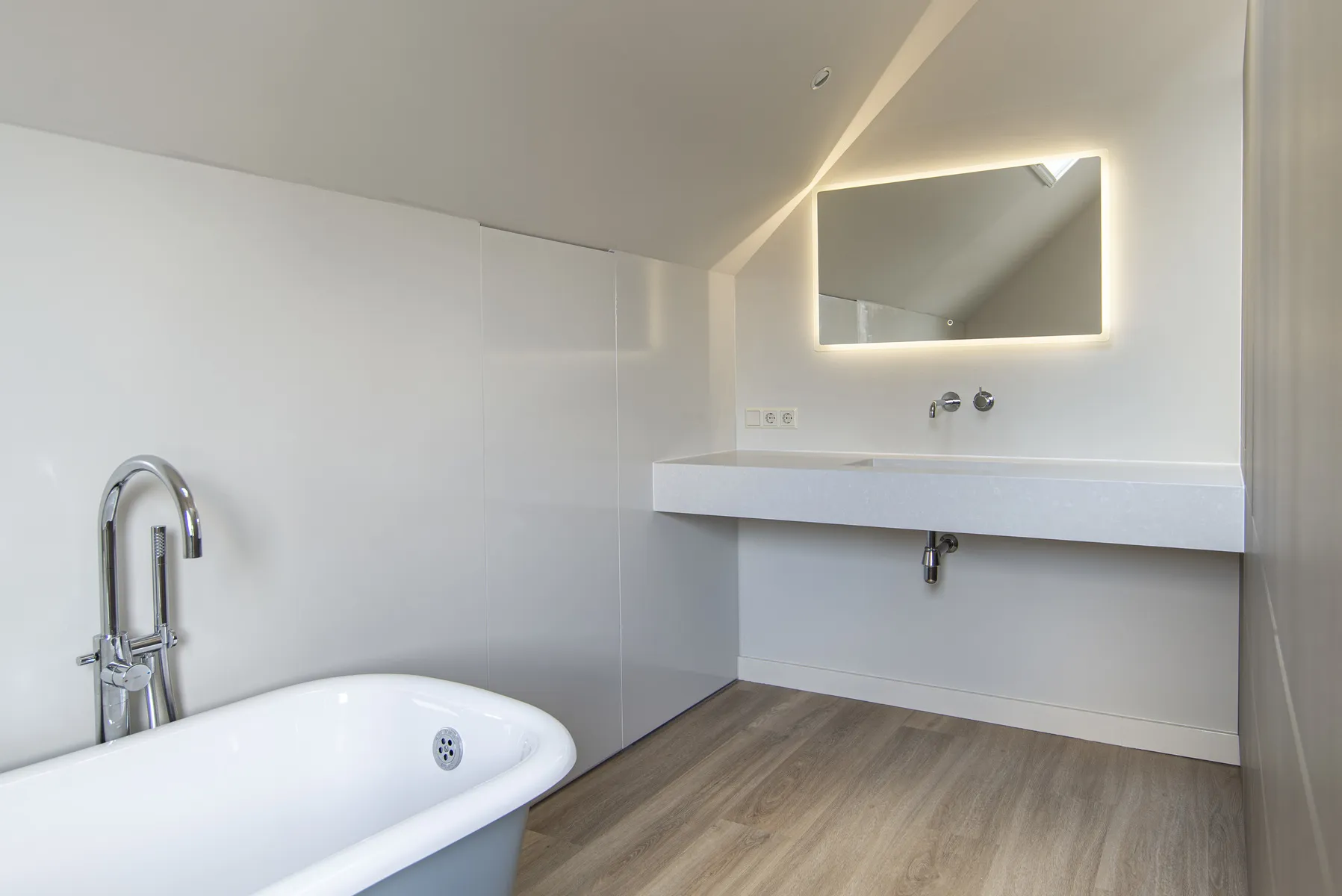 Buy Silestone Yukon Blanco Quartz Full Slabs Online | CountertopSmart