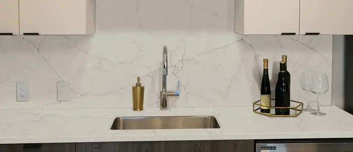 Buy Q Quartz Calacatta Valentin Quartz Full Slabs Online | CountertopSmart